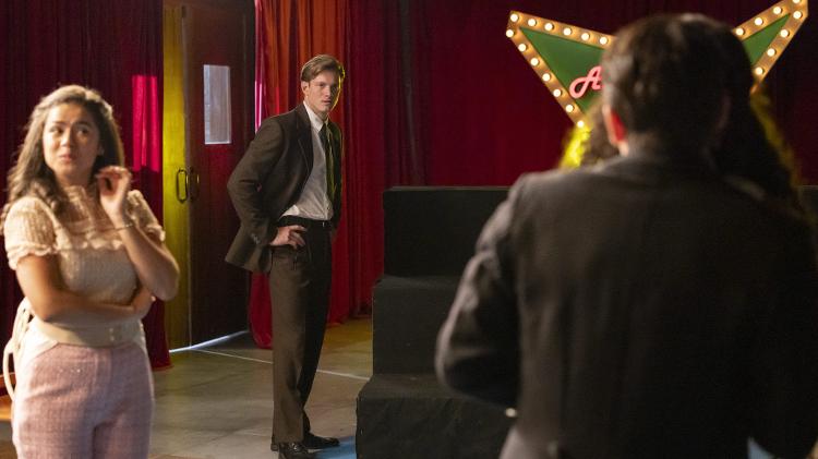 Garota do Momento: bastidor de novela tem climão entre Beto e Beatriz