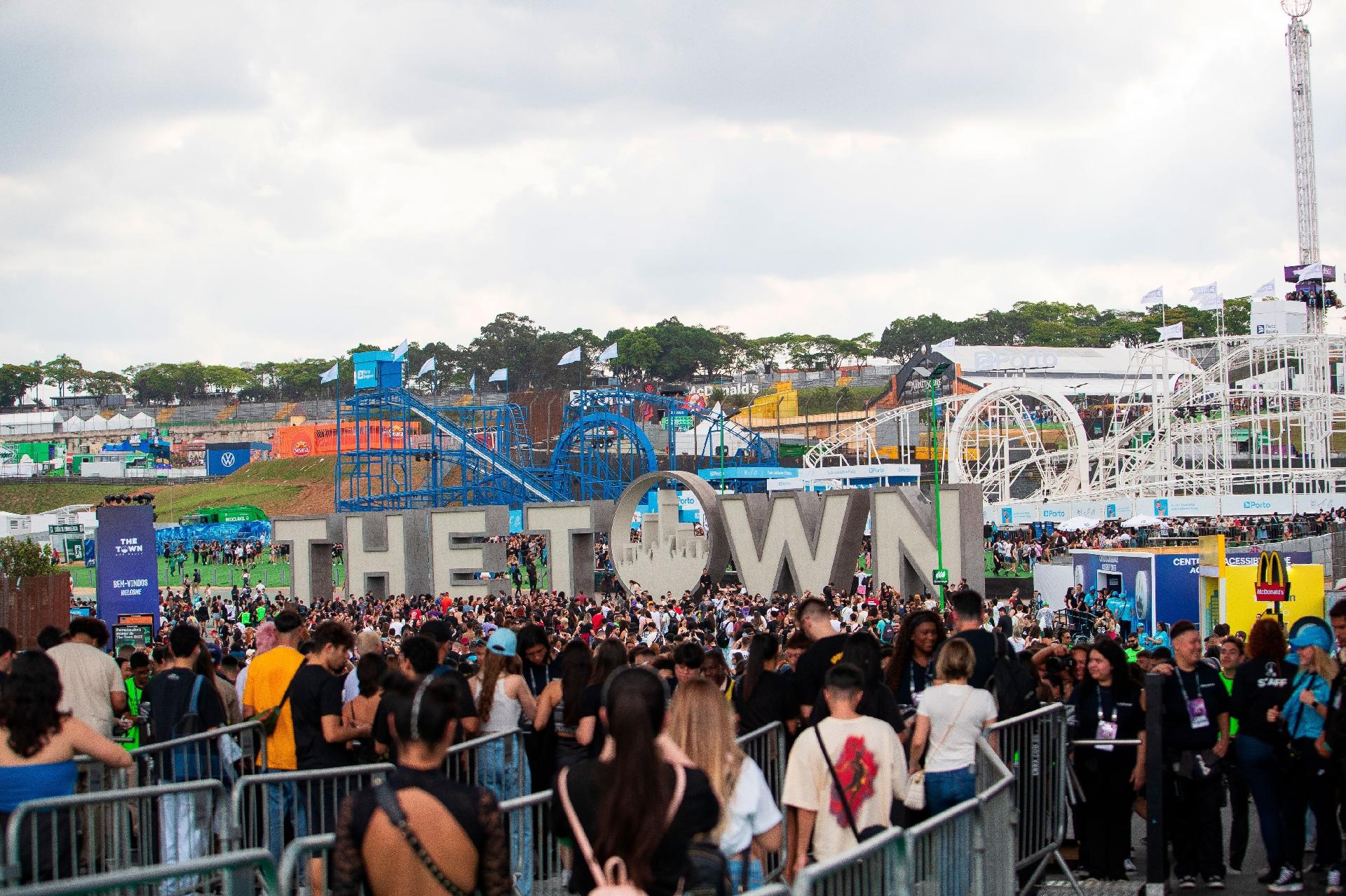 Fotos: Isso a Globo não mostra: o 'lado B' do festival The Town em São ...