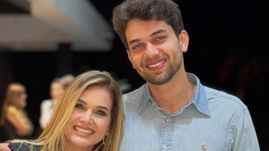 Viúva de Leandro, Andrea Mota homenageia filho com cantor por aniversário