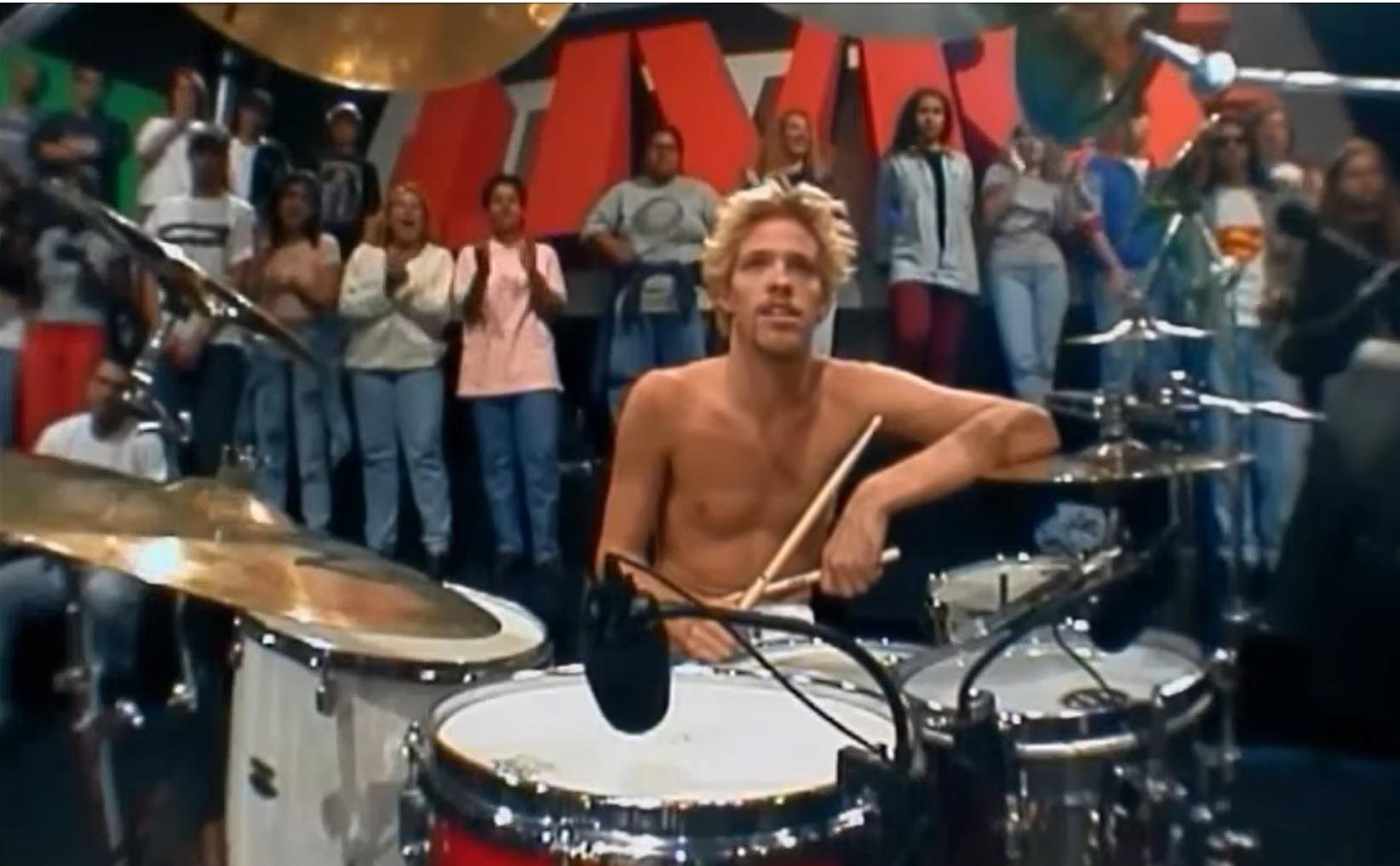 Taylor Hawkins, baterista do Foo Fighters, morreu de overdose