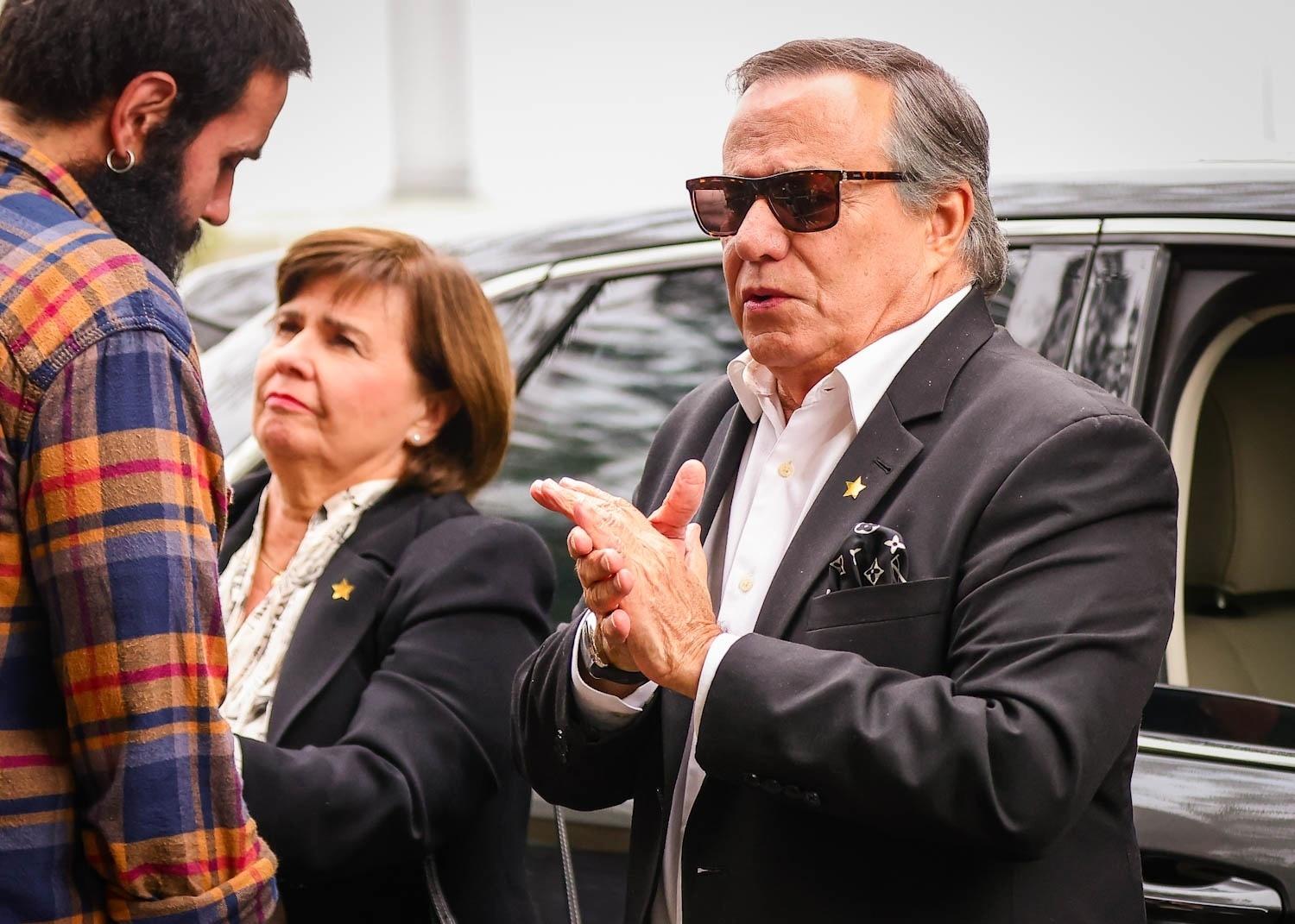 Mais de 10 mil fãs vão ao velório de Rita Lee; corpo seguiu para ...