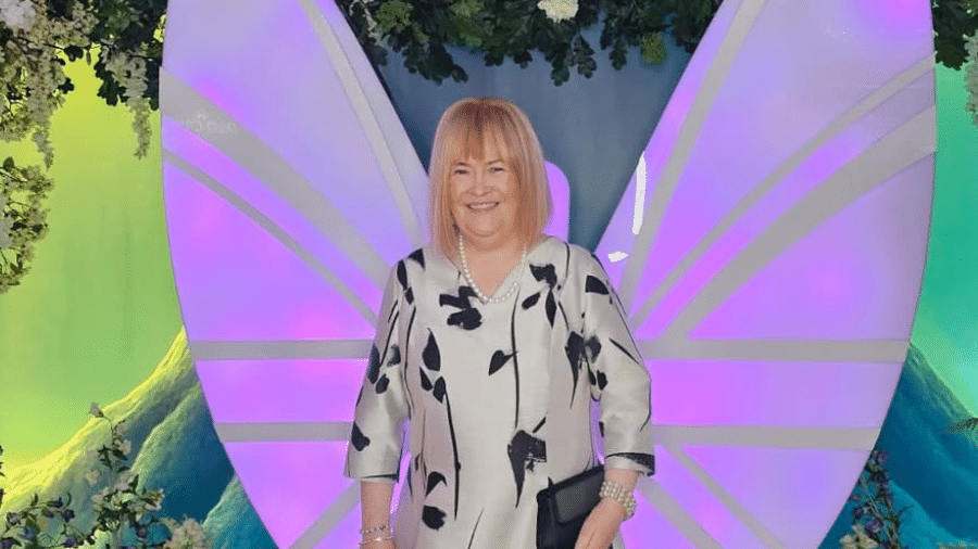 Susan Boyle aparece com novo visual em premiação