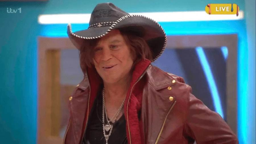 Mickey Rourke aparece irreconhecível em reality britânico