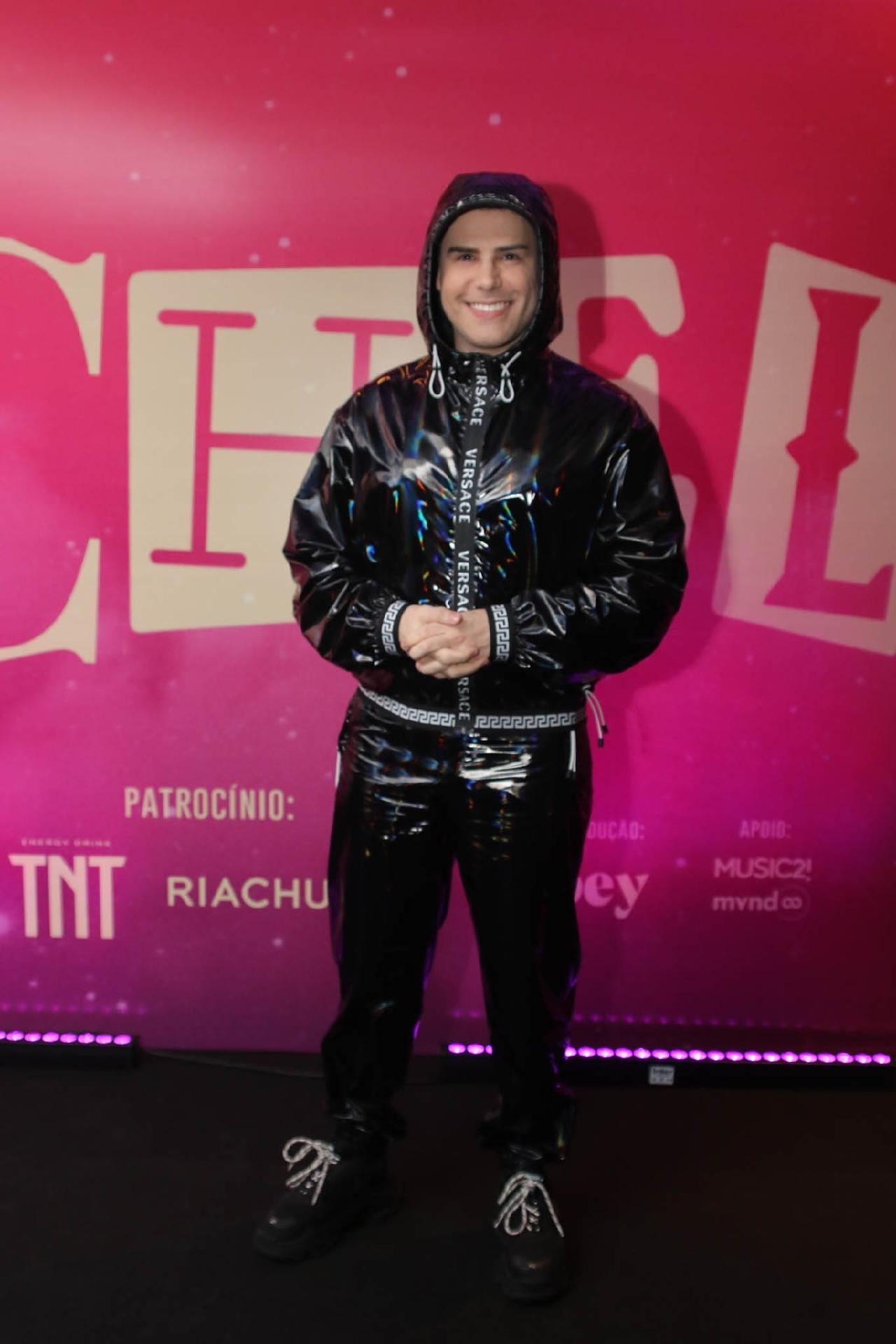 Rafa Uccman fez aniversário em SP com tema anos 2000; veja looks