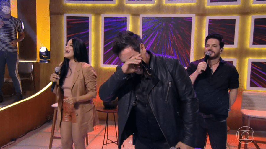 Vocalista do Calcinha Preta chora ao homenagear Paulinha no 'Encontro' - 30/03/2022 - UOL Splash