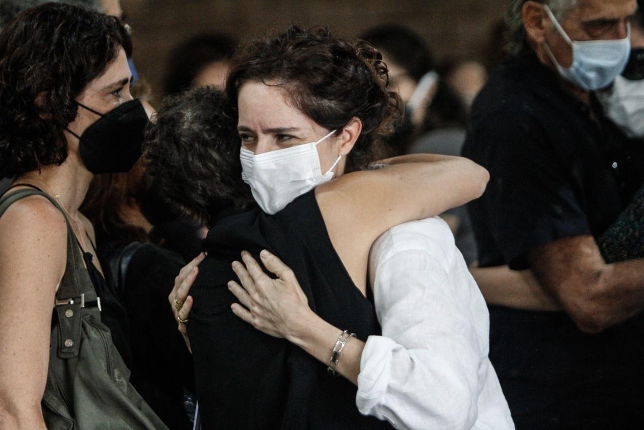 Arnaldo Jabor é velado no Rio de Janeiro com presença de famosos