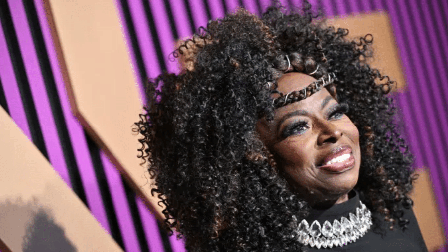 Cantora Angie Stone morre em acidente de carro nos Estados Unidos