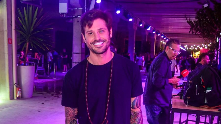 Lolla: Dado Dolabella curte festival solteiro após término de namoro