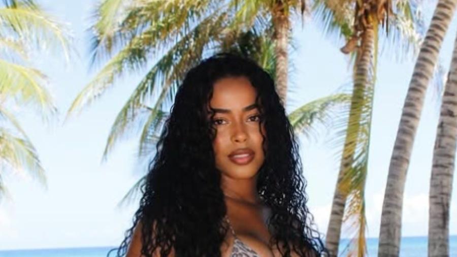 Ex de MC Daniel choca fãs ao posar de biquíni após procedimentos