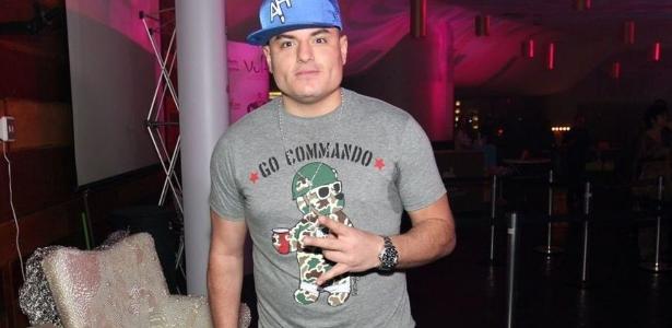 Carlinhos Mendigo é preso por dívida de pensão alimentícia