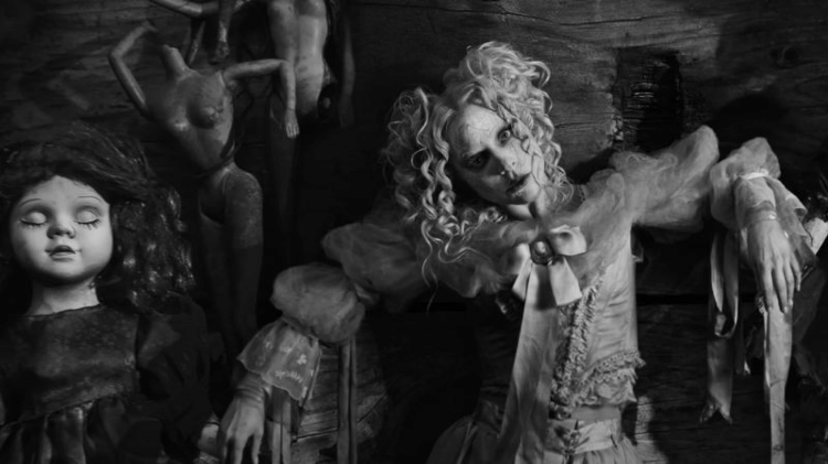 Lady Gaga lança clipe de 'The Dead Dance', trilha sonora de Wandinha