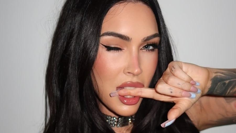 Megan Fox sensualiza com look decotado e provoca os fãs