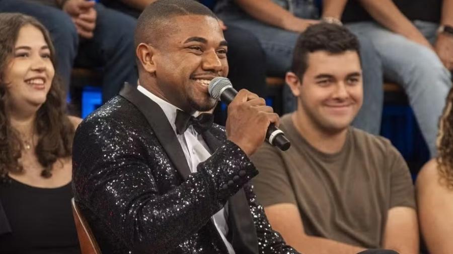BBBg 24: Davi tentou manter relacionamento, mas Mani terminou
