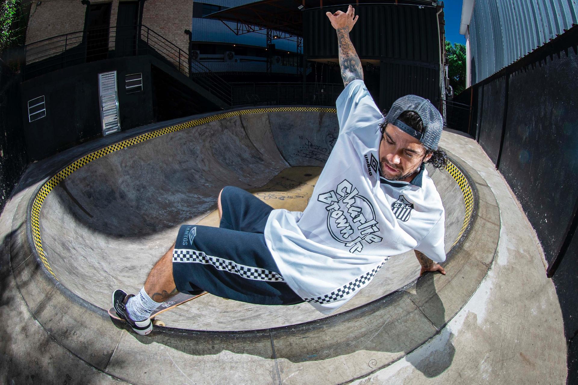 Charlie Brown Jr. ganha roupas em parceria com Umbro e Santos