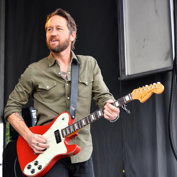 Foo Fighters lança Medicine at Midnight; entrevista com Chris Shiflett