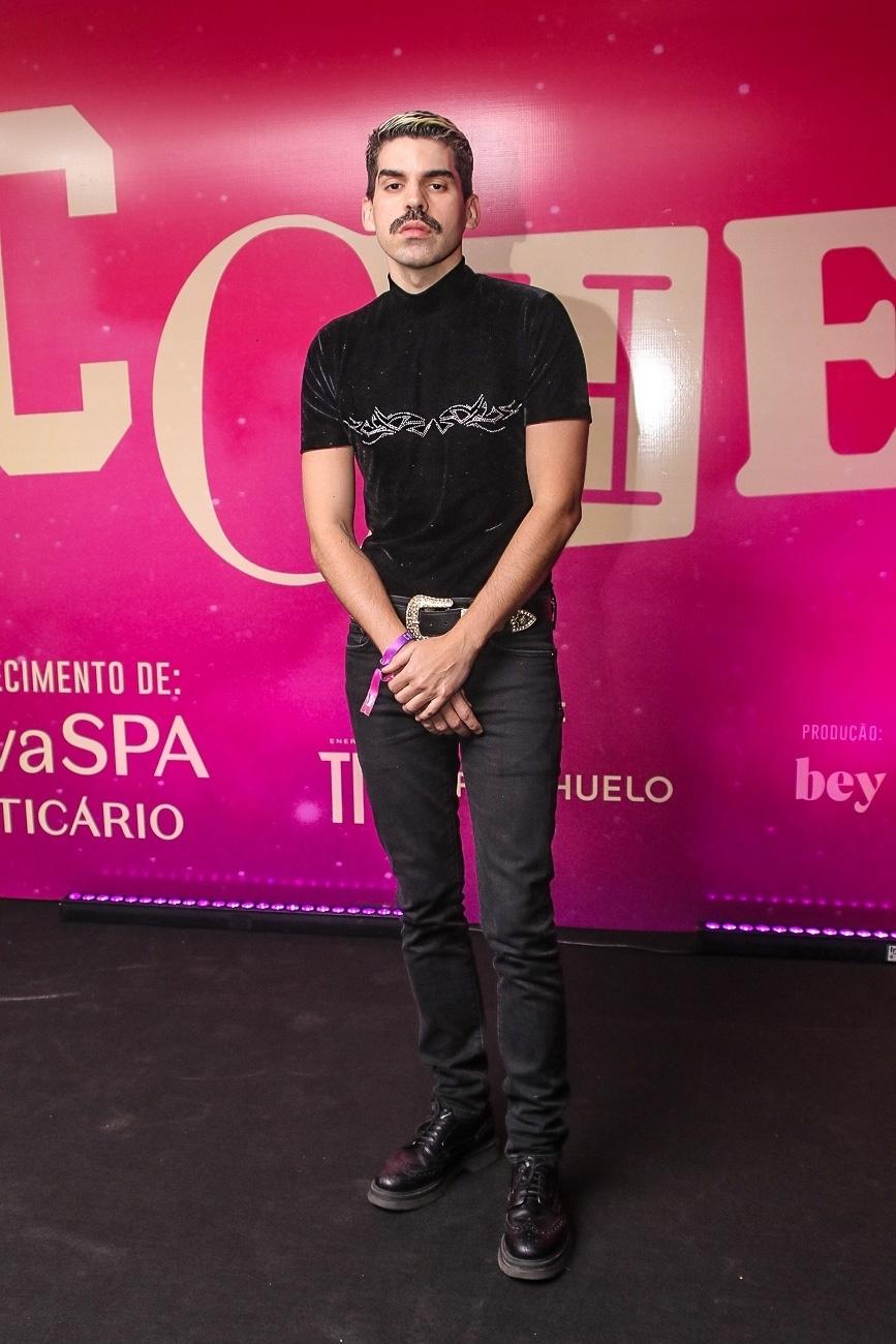 Rafa Uccman fez aniversário em SP com tema anos 2000; veja looks