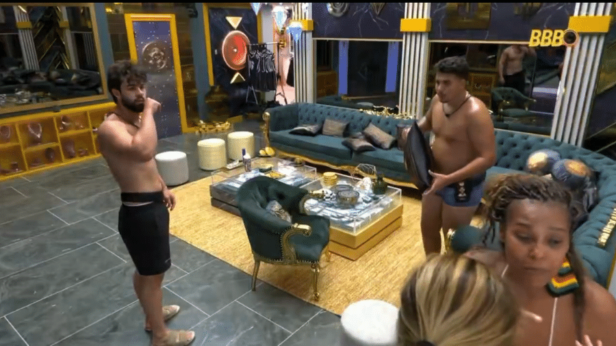 BBB 26: Sol se desespera ao ver Henri Castelli passar mal de novo