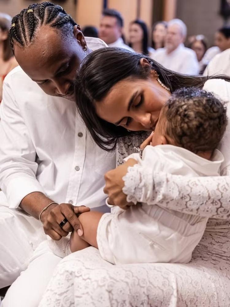 Carol Peixinho: Influenciadora celebra batizado de filho com Thiaguinho