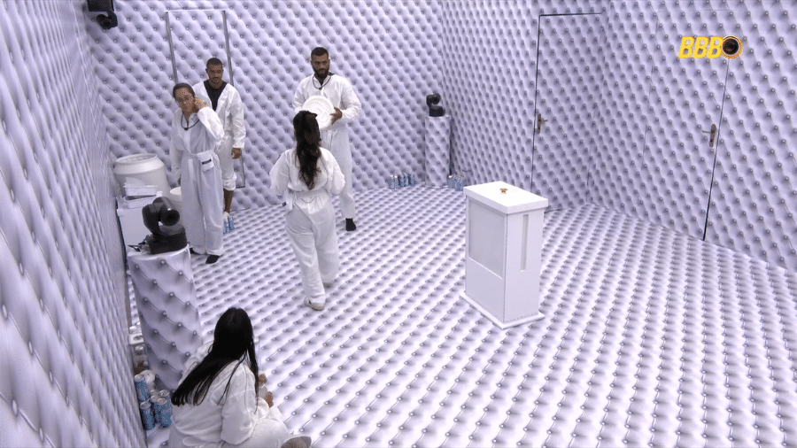 BBB 26: Participantes do Quarto Branco ganham água de coco