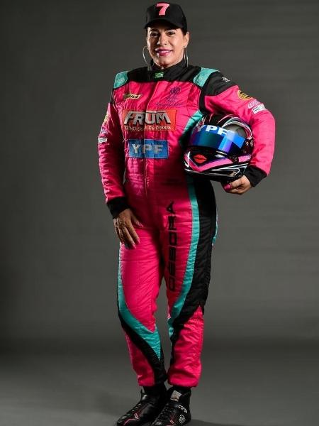 Debora Rodrigues é musa fitness e avó aos 54 anos