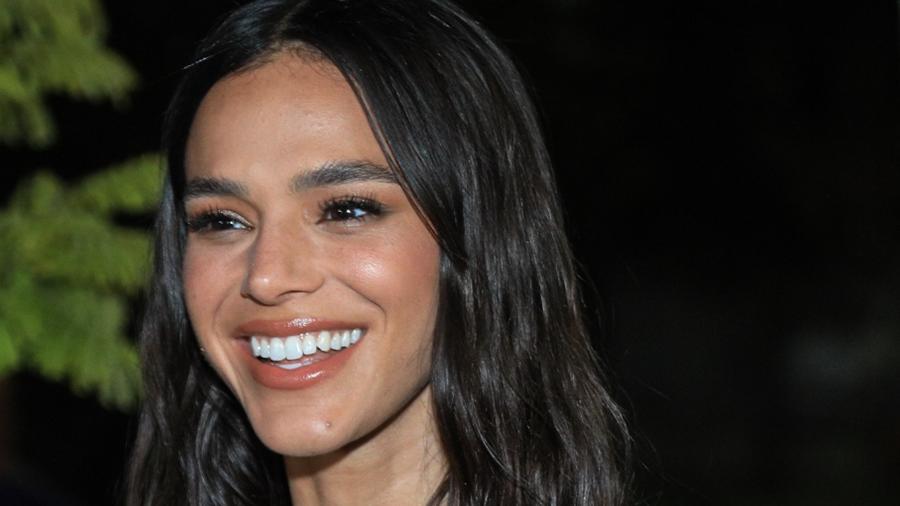 Bruna Marquezine ousa com 3 looks em festa de 30 anos; veja