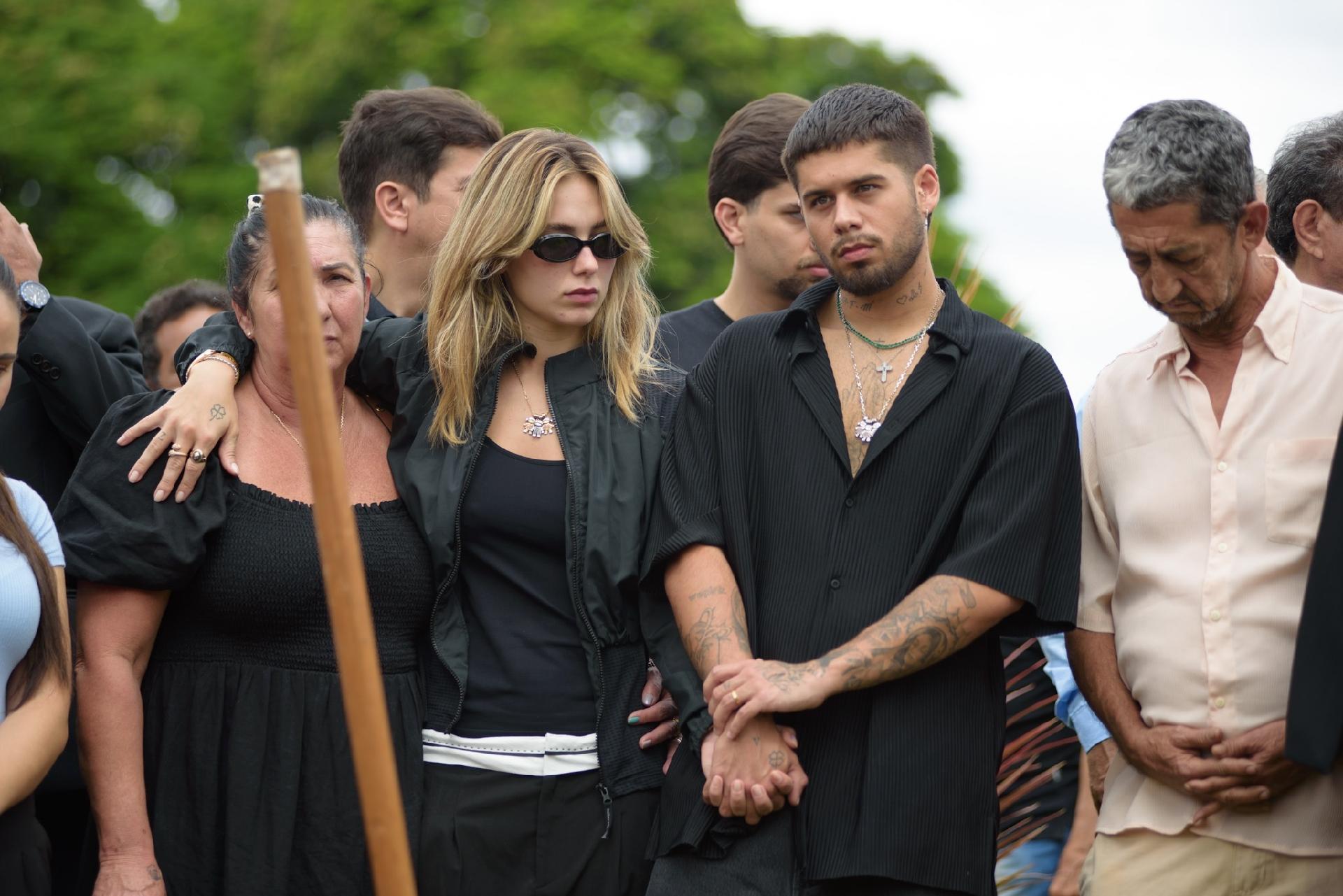 Mãe de Leonardo é sepultada ao lado de Leandro em cemitério de GO