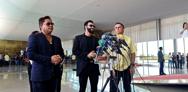 Leonardo e Gusttavo Lima vão ao Alvorada em apoio a Bolsonaro