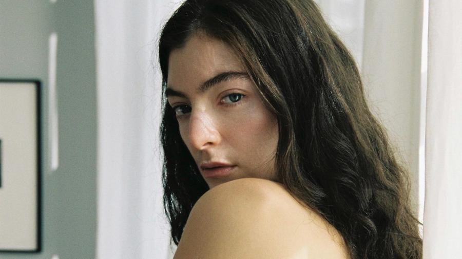 Lorde choca fãs com foto da genitália em encarte de álbum