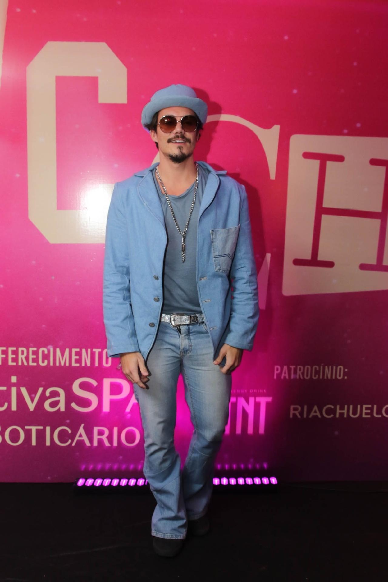 Rafa Uccman fez aniversário em SP com tema anos 2000; veja looks