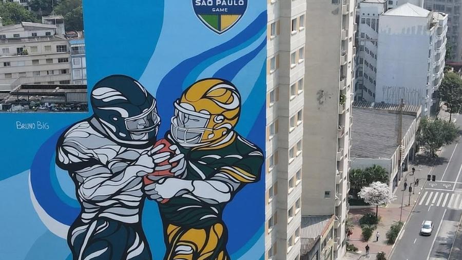Prédio com grafite de propaganda da NFL é multado em SP