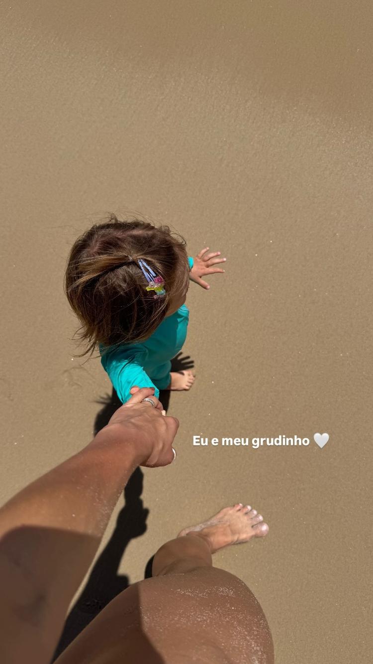 Mel Fronckowiak posta foto rara ao lado da filha caçula, Cora