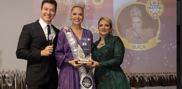 Elly Poloni recebe o Troféu Destaque 2024