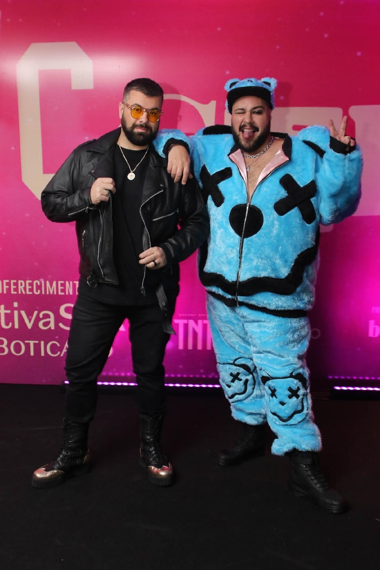 Rafa Uccman fez aniversário em SP com tema anos 2000; veja looks