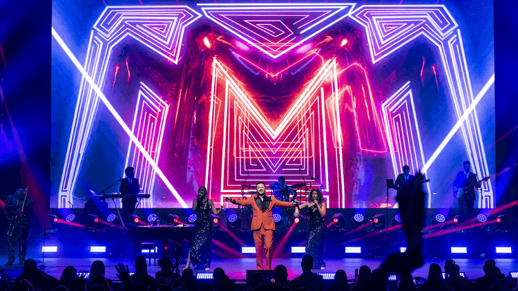 Maurício Manieri apresenta show especial de fim de ano