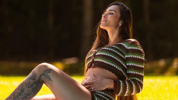 Tainá Militão mostra barriga de grávida: '20 semanas de nós'