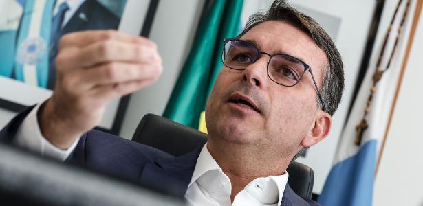 Vídeo de Flávio provoca prisão de Bolsonaro pela 2ª vez; 1ª foi domiciliar