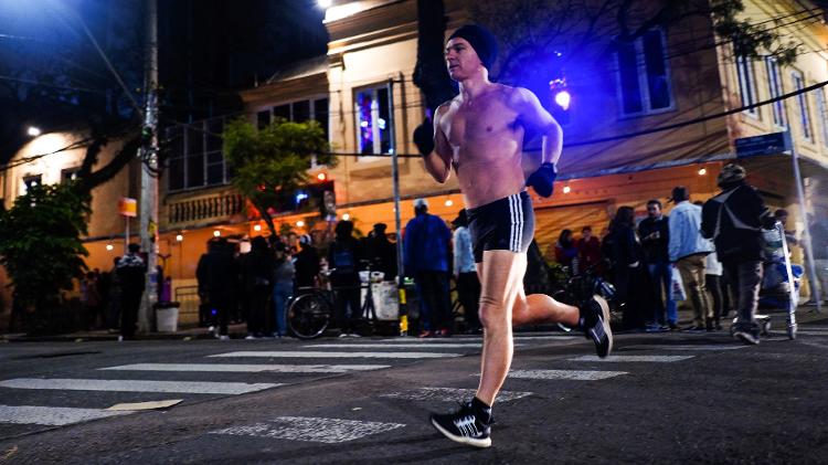 'Virei mito': 'Cara da Sunga' fica famoso correndo no frio de Porto ...