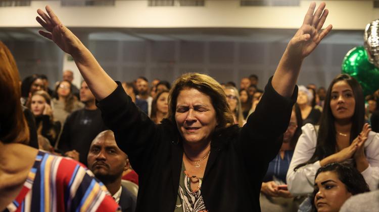 Culto-campanha: Bolsonaro recebe oração e a benção de evangélicos no ...