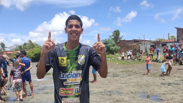 Na 'Champions Lama', jogadores fazem copa de futebol no mangue - 22/11 ...