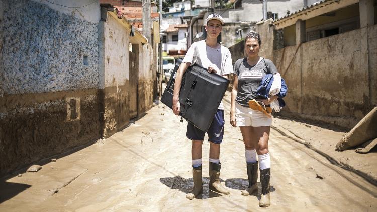'Correr atrás de tudo de novo', diz moradora após chuvas no litoral ...