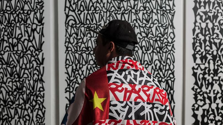 Após 'ataque' na Bienal, Cripta Djan escala a arte e põe seu pixo em ...