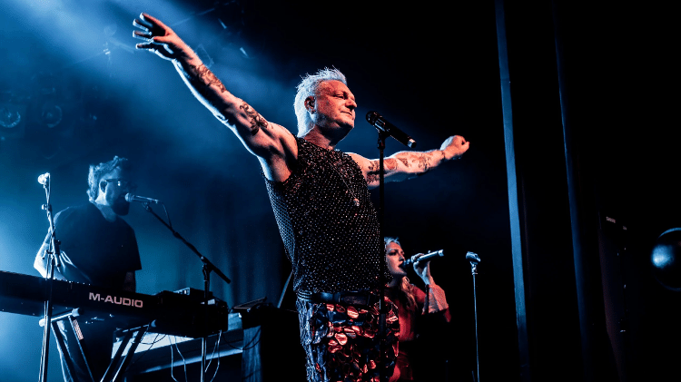Voz do Erasure, Andy Bell começa turnê pelo Rio nesta segunda (19)