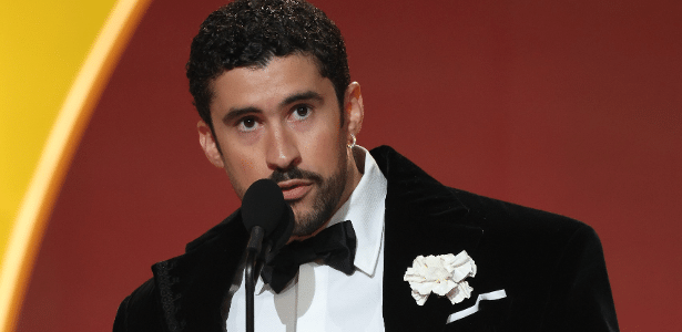 Bad Bunny faz discurso anti-ICE no Grammy 2026: 'Somos americanos'